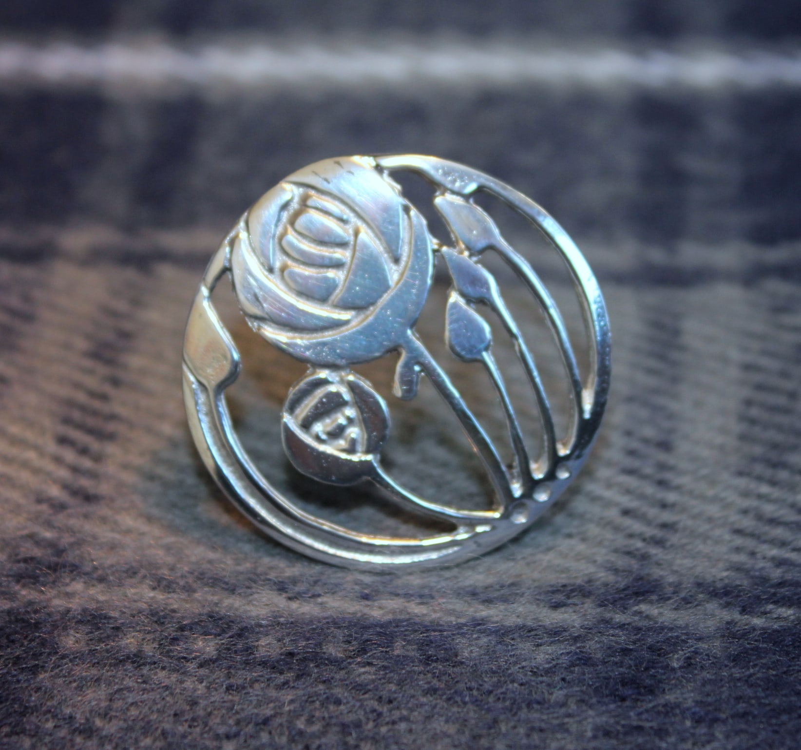 Charles Rennie Mackintosh Flower Style Pewter Brooch. - onemoregift.co.uk